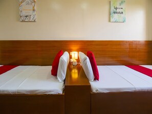 Quarto Twin Deluxe | Cofre no quarto, Wi-fi grátis, roupa de cama fornecida 