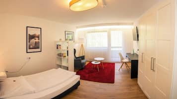 Quarto solteiro conforto | Roupas de cama antialérgicas, escrivaninha