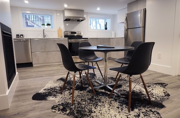 B-1, 2 Bedroom - Downtown Collingwood, Luxury Boutique Hotel. - Collingwood