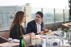 Pequenos-almoços, almoços, jantares servidos, cozinha indiana 