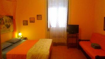 Quarto Duplo Superior, casa de banho partilhada | Roupa de cama fornecida