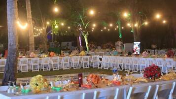 Pequenos-almoços servidos, cozinha local e internacional