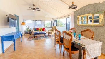 Penthouse | Área de estar | Smart TV 50 polegadas com canais a cabo, TV