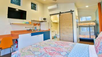 Quarto básico | Individualmente decorados, individualmente mobiliados, Wi-Fi de cortesia