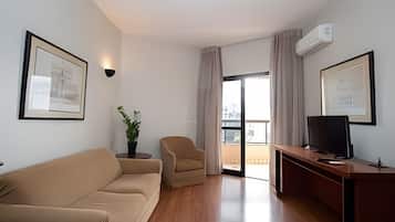 Apartamento | Área de estar | TV de tela plana