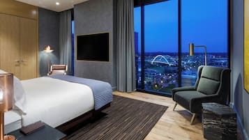Suite Presidencial, 1 cama king-size, Vista para a cidade, no canto | Roupa de alta qualidade, camas de colchão pillowtop, minibar