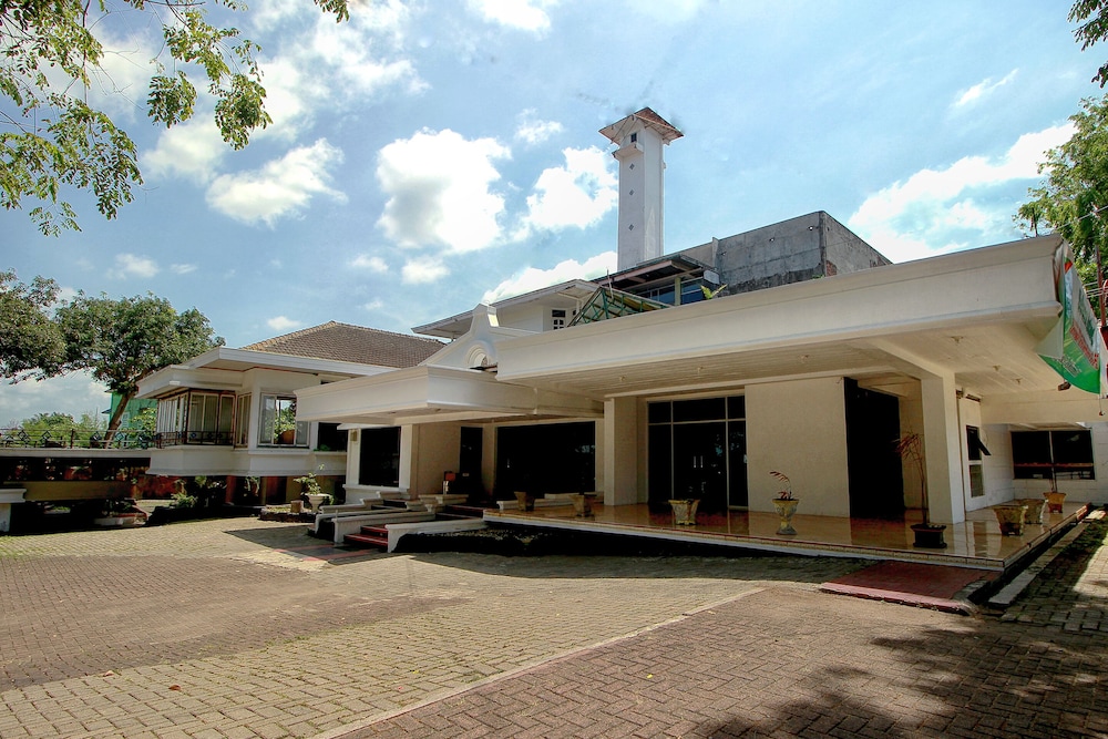 Oyo 2360 Hotel Rio - Bengkulu