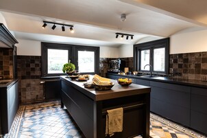 Pequeno-almoço completo diário (15.50 EUR por pessoa) 