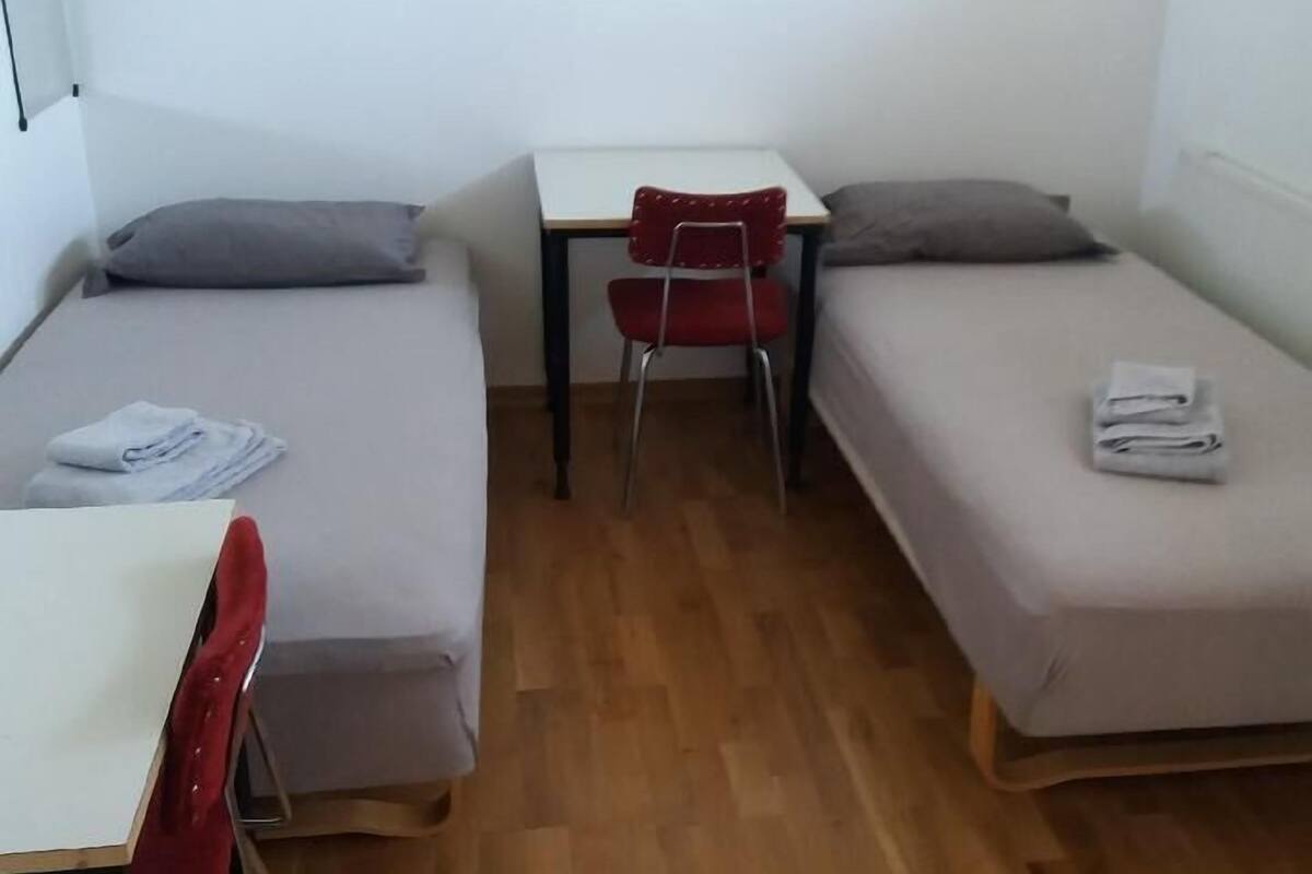 Quarto Triplo, casa de banho partilhada | Wi-fi grátis, roupa de cama fornecida