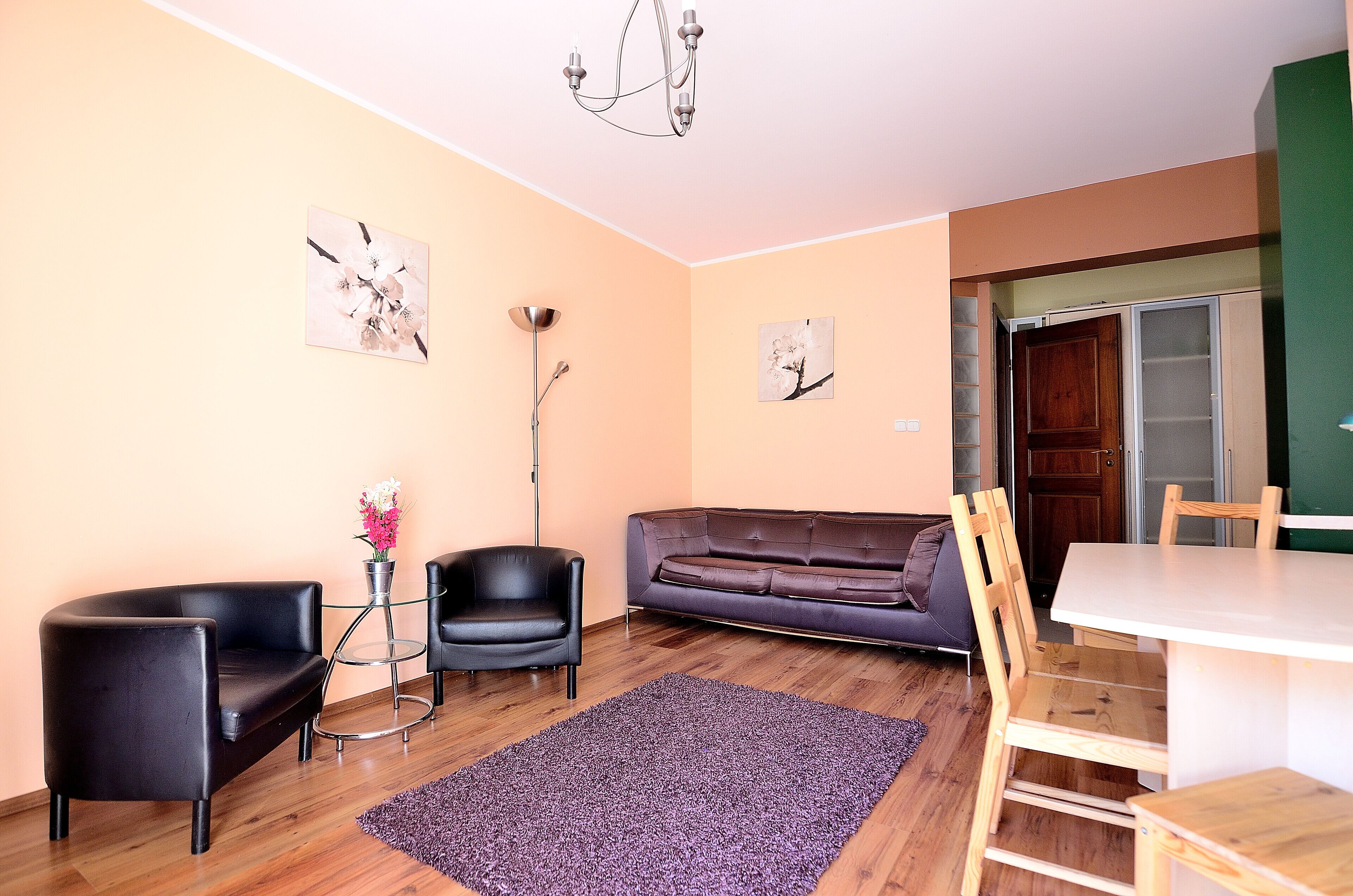 Apartamento | Sala | Televisor de ecrã plano de 32 polegadas com canais digitais 