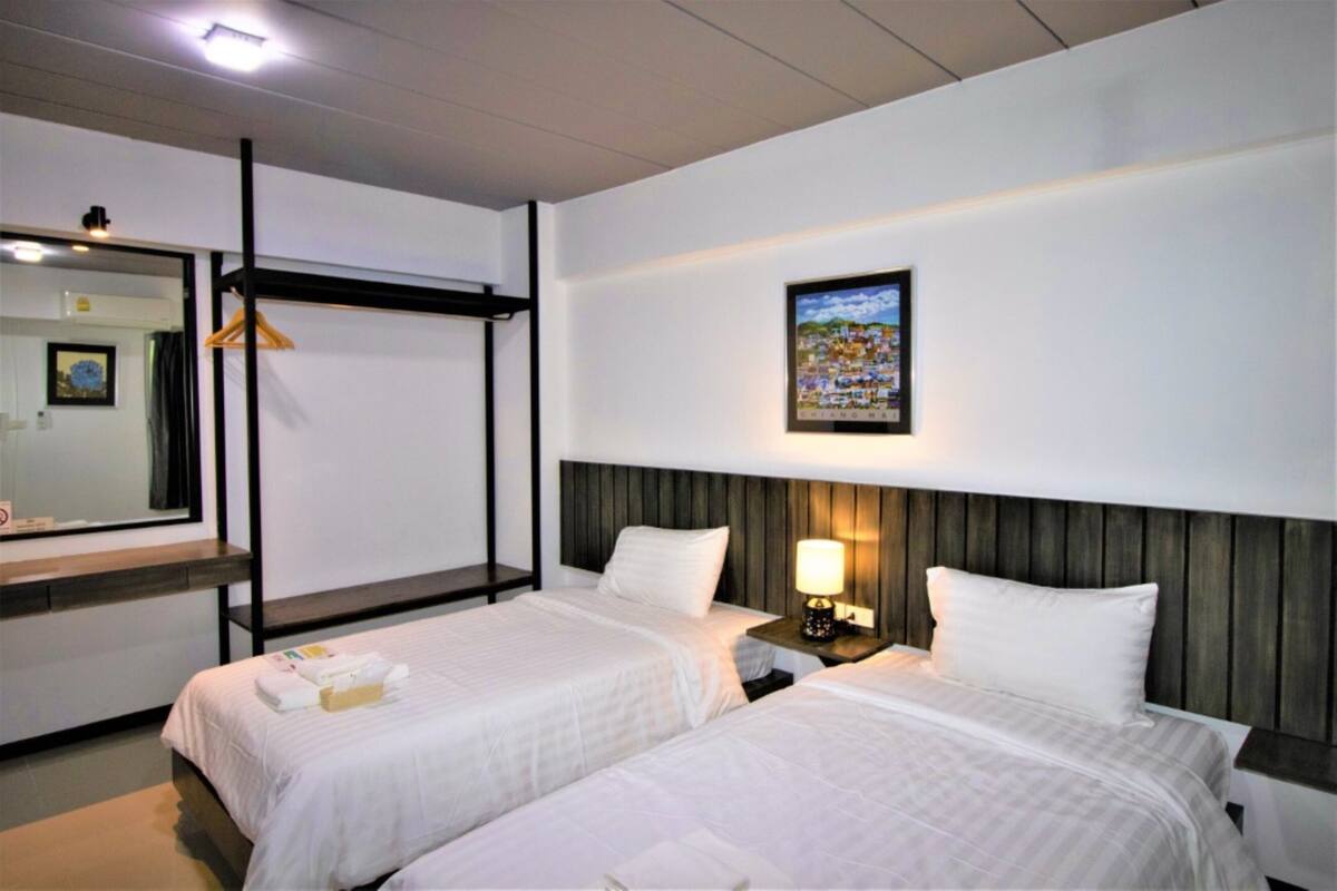 Quarto Twin Standard | Secretária, Wi-fi grátis, roupa de cama fornecida