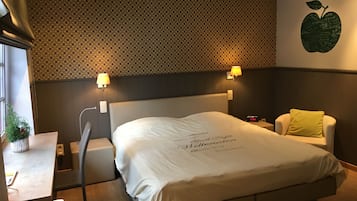 Quarto Duplo Deluxe, 1 cama king-size | Roupa de alta qualidade, edredões de penas, com decoração personalizada