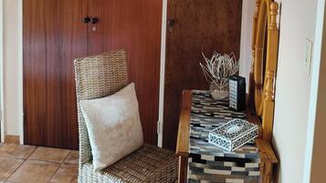 Quarto Twin Standard | Roupa de alta qualidade, edredões de penas, com decoração personalizada