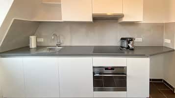 Dúplex Deluxe, 2 quartos | Cozinha privada | Um frigorífico/congelador grande, um micro-ondas, um forno
