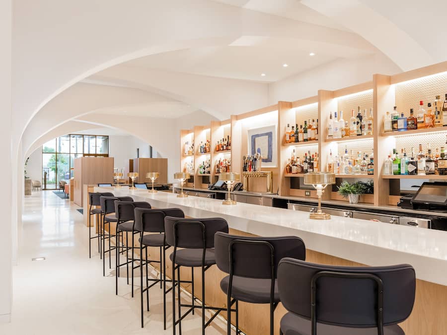 2 bares/lounges, este bar no lobby do hotel