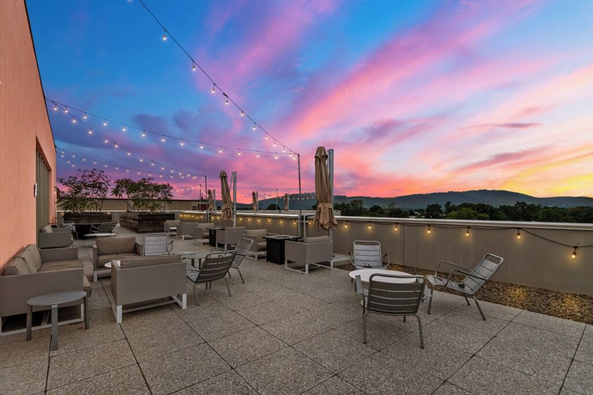 The Doyle Hotel Reviews, Deals & Photos 2026 - Expedia