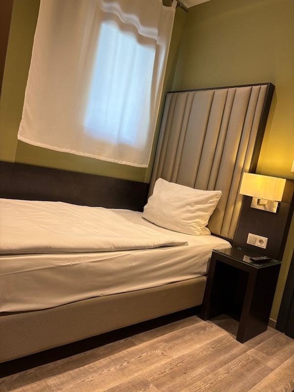 Hotel Athen Kelsterbach Airport - Kelsterbach