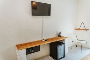 Quarto Clássico, 1 cama de casal | Minibar, cofre com capacidade para portátil, ferro/tábua de engomar 