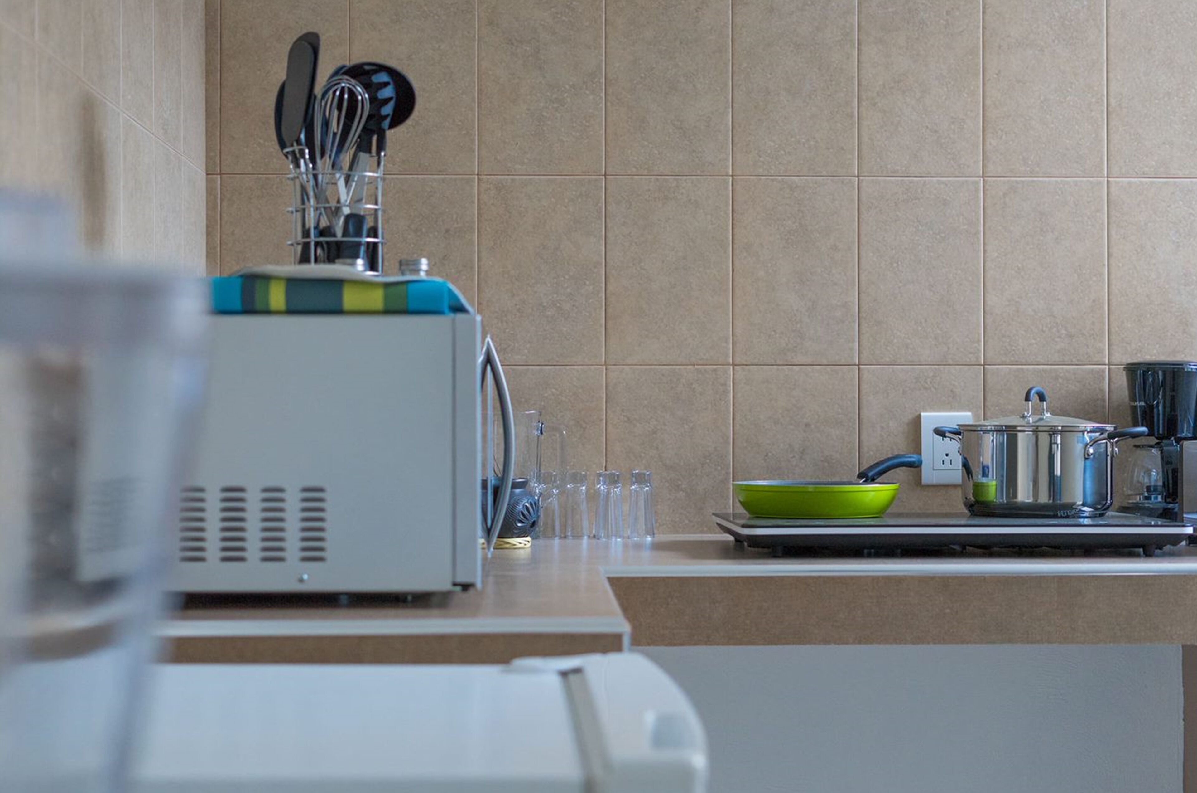Apartamento | Kitchenette privada | Um frigorífico, um micro-ondas, uma cafeteira/bule, uma torradeira 