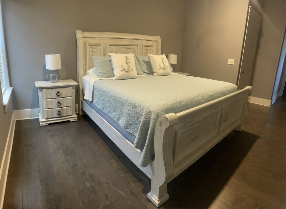 Spacious Home, Walking Distance To Beautiful Beach - Miramar Beach
