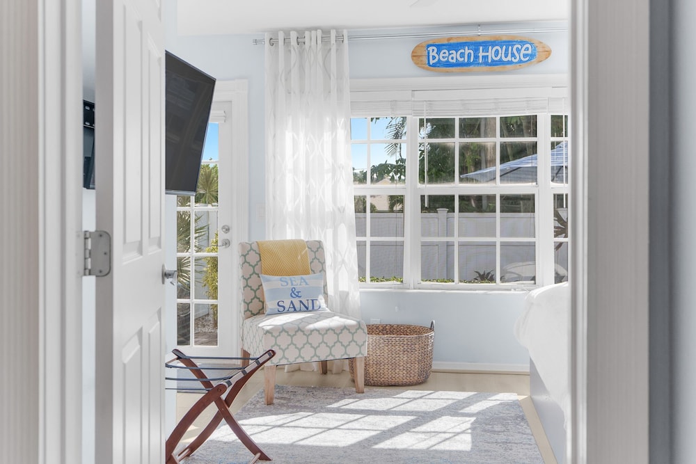 Coastal Cottage/walk To The Beach & The Ave! - Boca Raton, FL