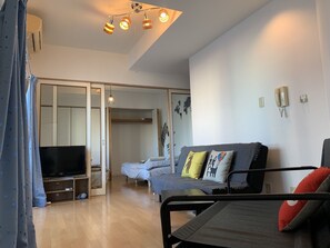 Apartamento, 1 quarto | Sala de estar | TV de ecrã plano 