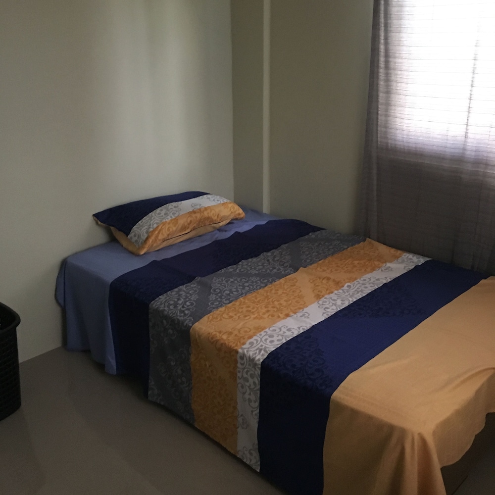 Edificio De Dos Pisos Condotel Con 2 Habitaciones, Cocina, Terraza Y Estacionamiento - San Simon