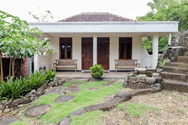 Rock Garden Homestay & Resto - Yogyakarta Region
