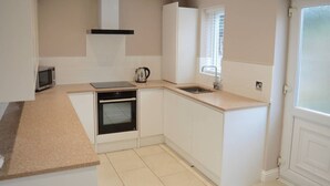 Casa (2 Bedrooms) | Cozinha privada | Micro-ondas, fogão, cooktop, talheres/pratos/utensílios de cozinha