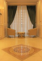 Área de estar no saguão