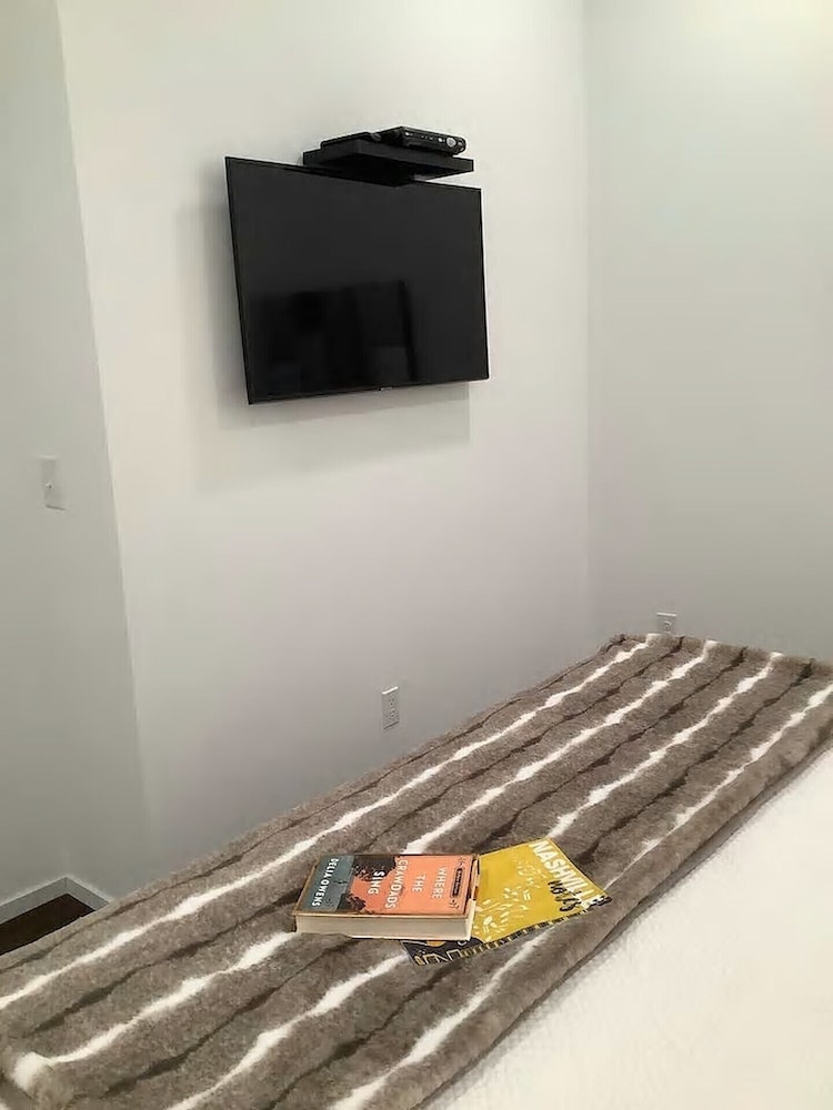 Illume / Modern New Condo / Pool & Downtown Views / Gym - Nashville