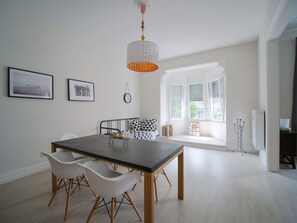 Condo luxo | Opções para refeição no quarto