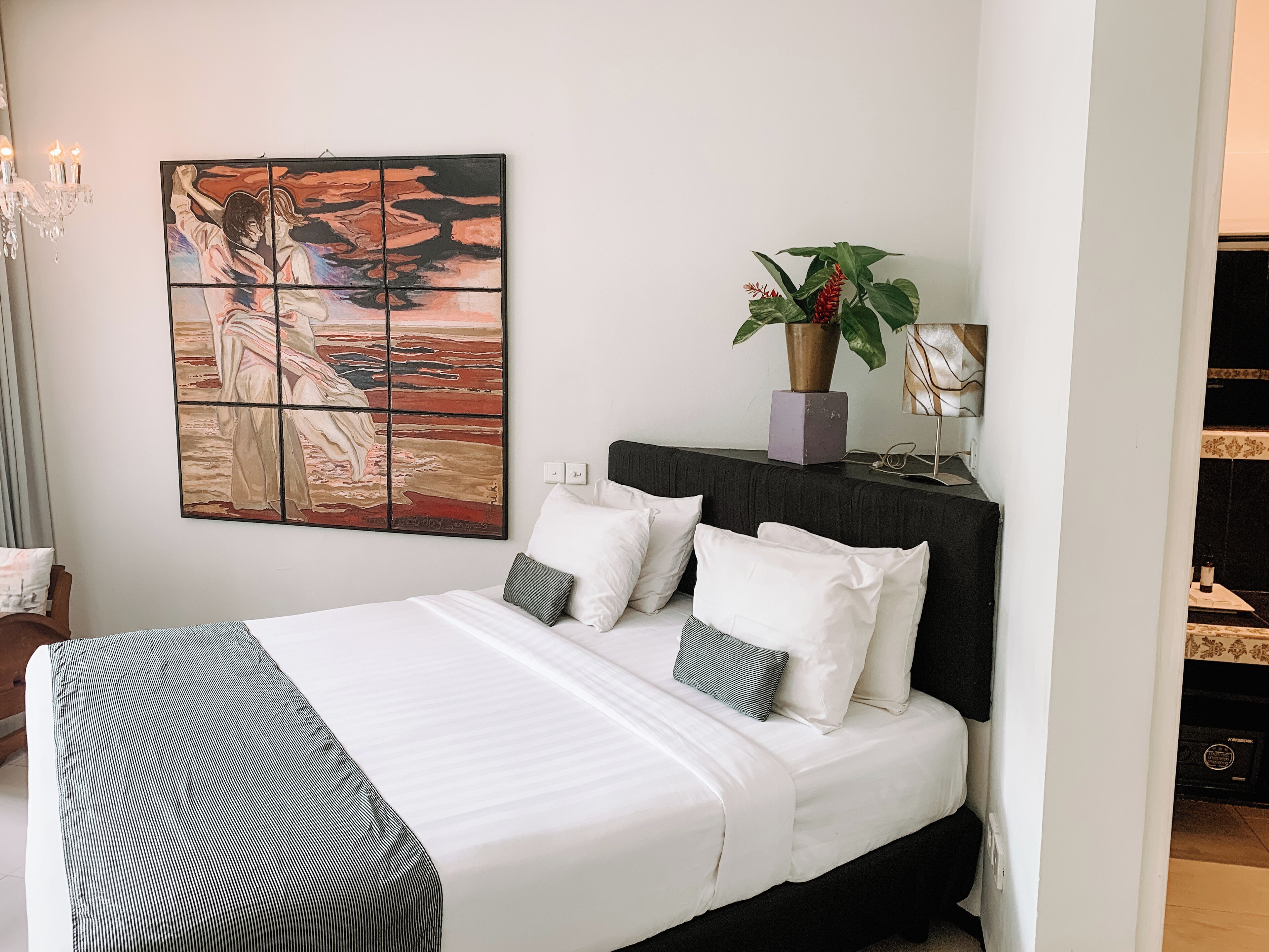 Quarto luxo | Cofres nos quartos, berços grátis, Wi-Fi de cortesia, roupa de cama