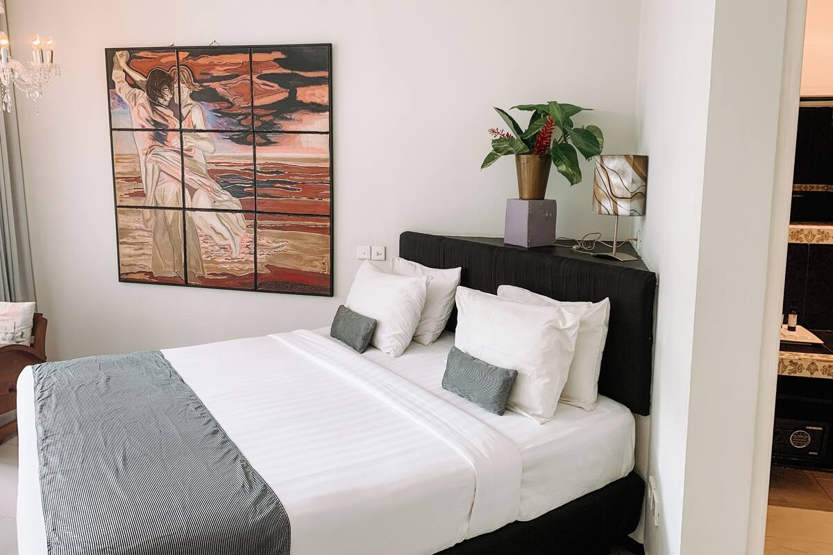 Quarto luxo | Cofres nos quartos, berços grátis, Wi-Fi de cortesia, roupa de cama