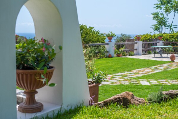 Sorgeto Garden - Forio