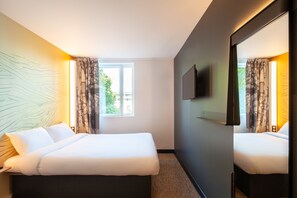 Quarto Duplo | Secretária, Wi-fi grátis, roupa de cama fornecida 