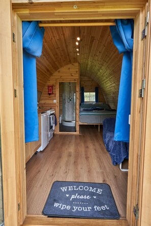 Cabana, 1 cama Queen e sofá-cama | 1 quarto, berço de viagem, roupa de cama