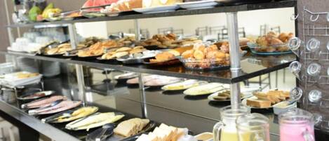 Pequeno-almoço tipo buffet diário incluído