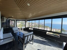 Penthouse Deluxe, vista para o mar | Minibar, Wi-fi grátis, roupa de cama fornecida 