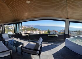 Penthouse Deluxe, vista para o mar | Minibar, Wi-fi grátis, roupa de cama fornecida 