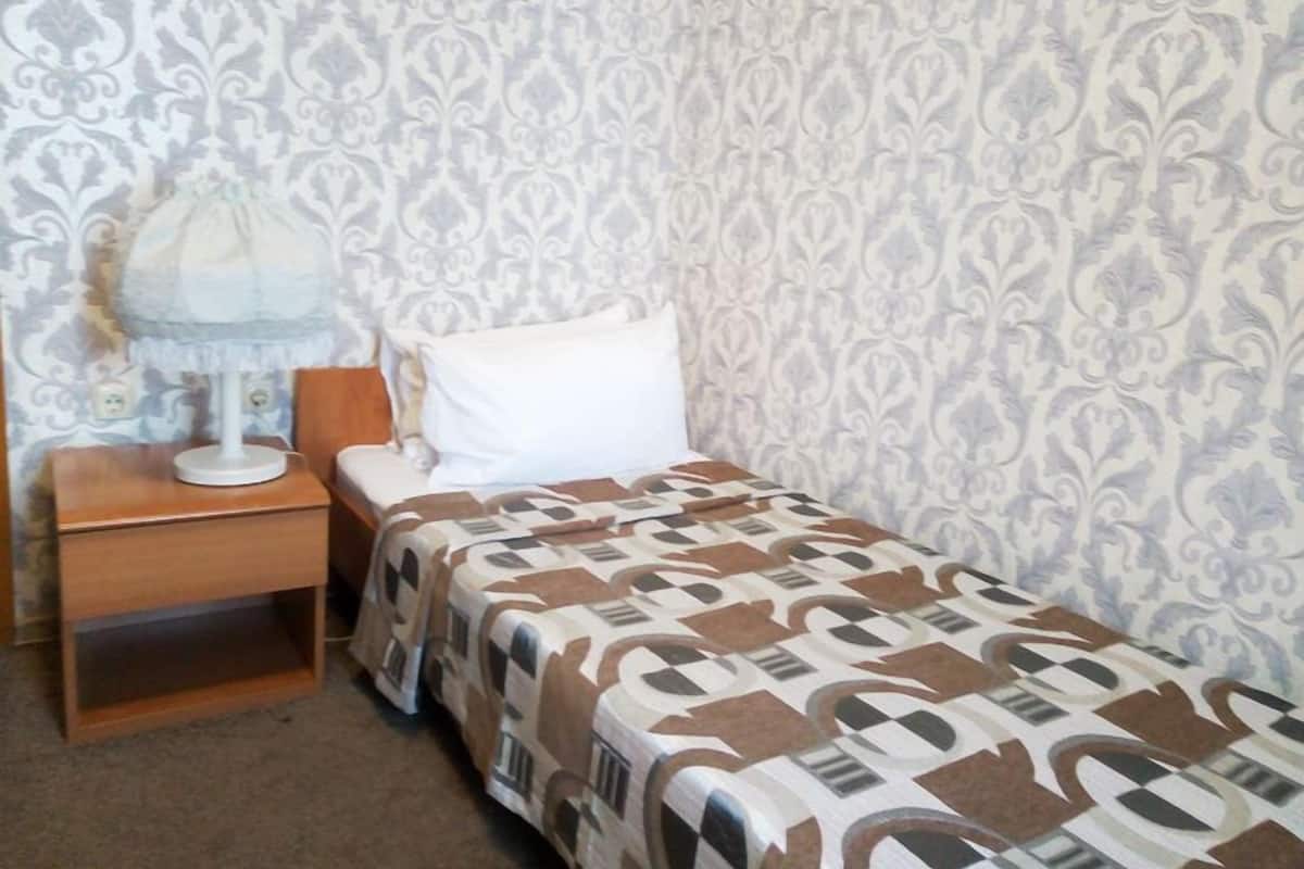 Quarto Individual Básico | Roupa hipoalergénica, minibar, cofre no quarto, secretária 