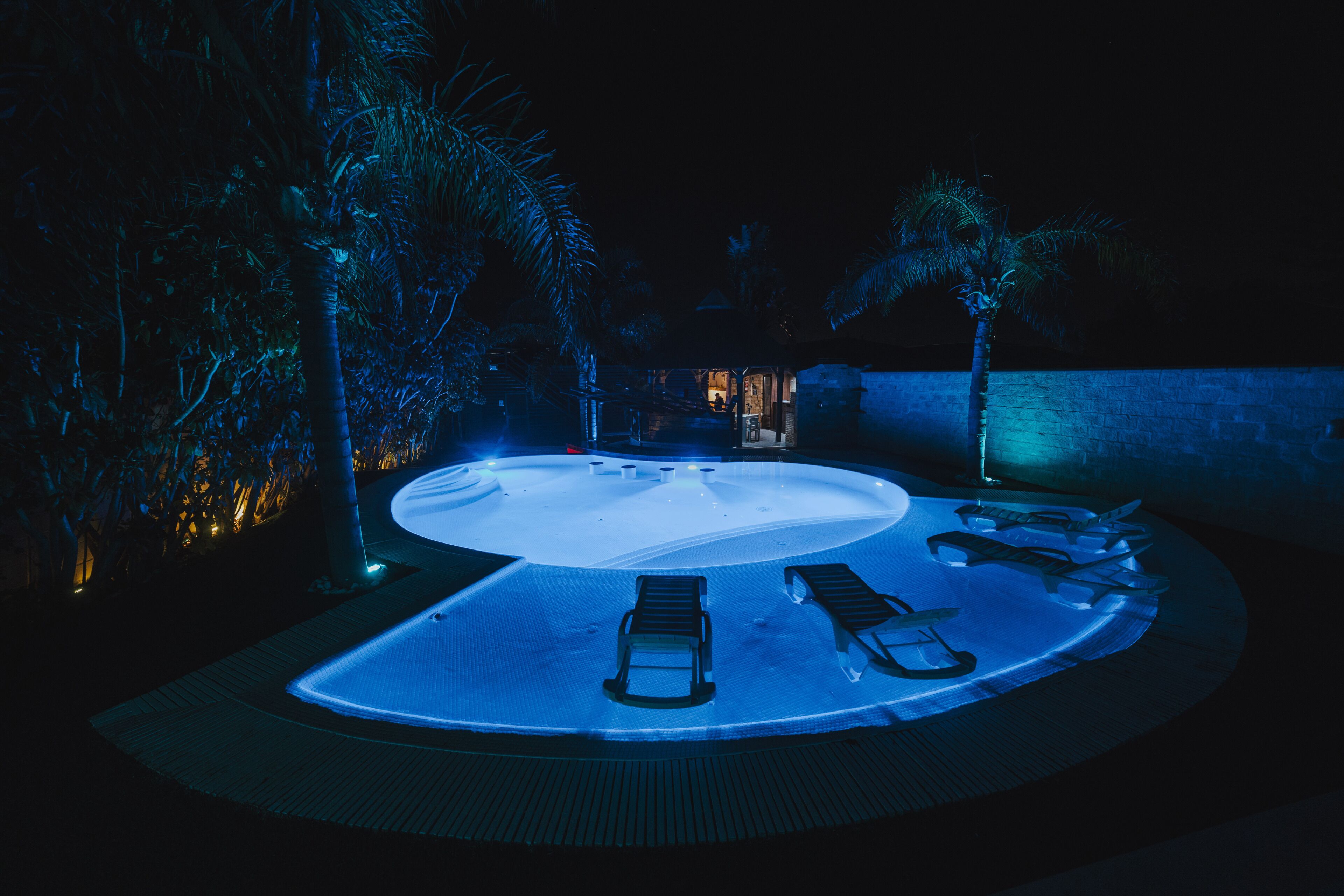 Outdoor Design Jacuzzi Bar