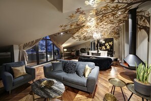 Queen's Room | Sala de estar | Televisor de ecrã plano de 47 polegadas com canais via satélite 