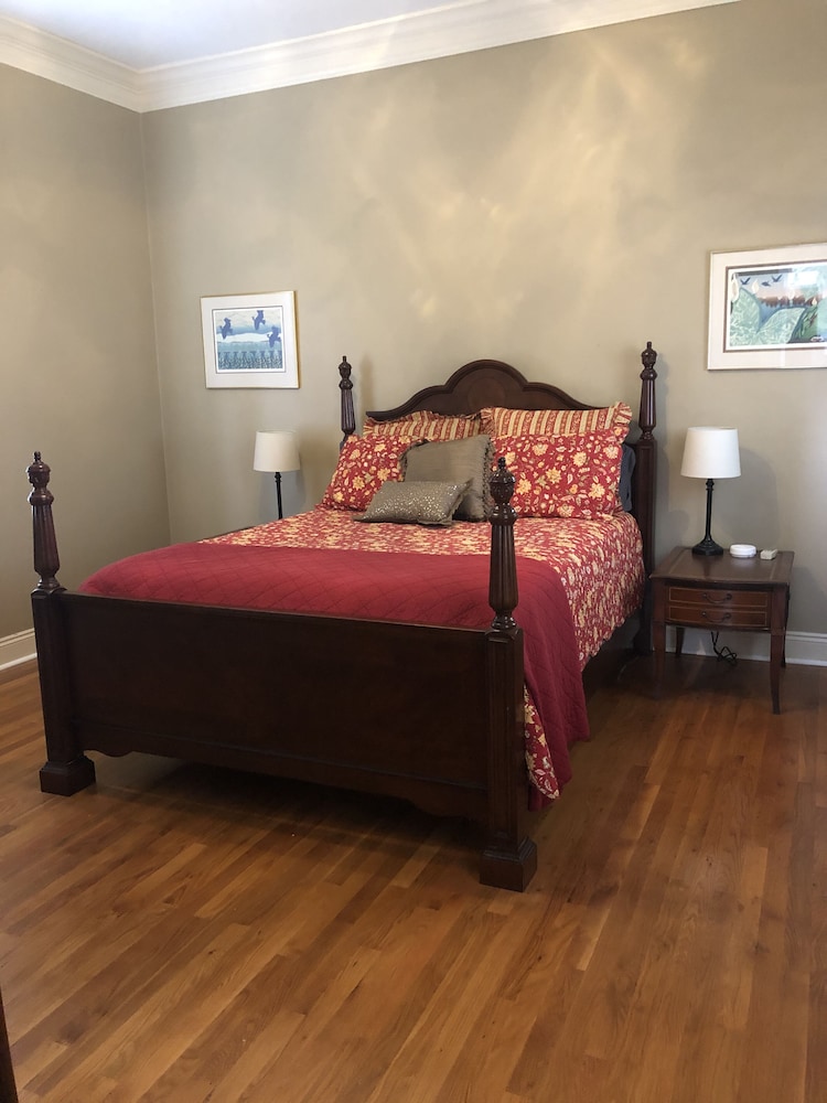 Historic Home In Downtown Mobile Next To Civic Center And Mardi Gras Parades - Mobile, AL