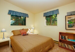 Cabine, várias camas (122 - Mutiny Bay Waterfront Cabin) | 2 quartos, Wi-fi grátis 