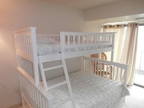 Condo, 2 quartos | 2 quartos, individualmente decorados, individualmente mobiliados