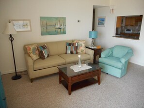 Condo, 2 quartos | Sala de estar