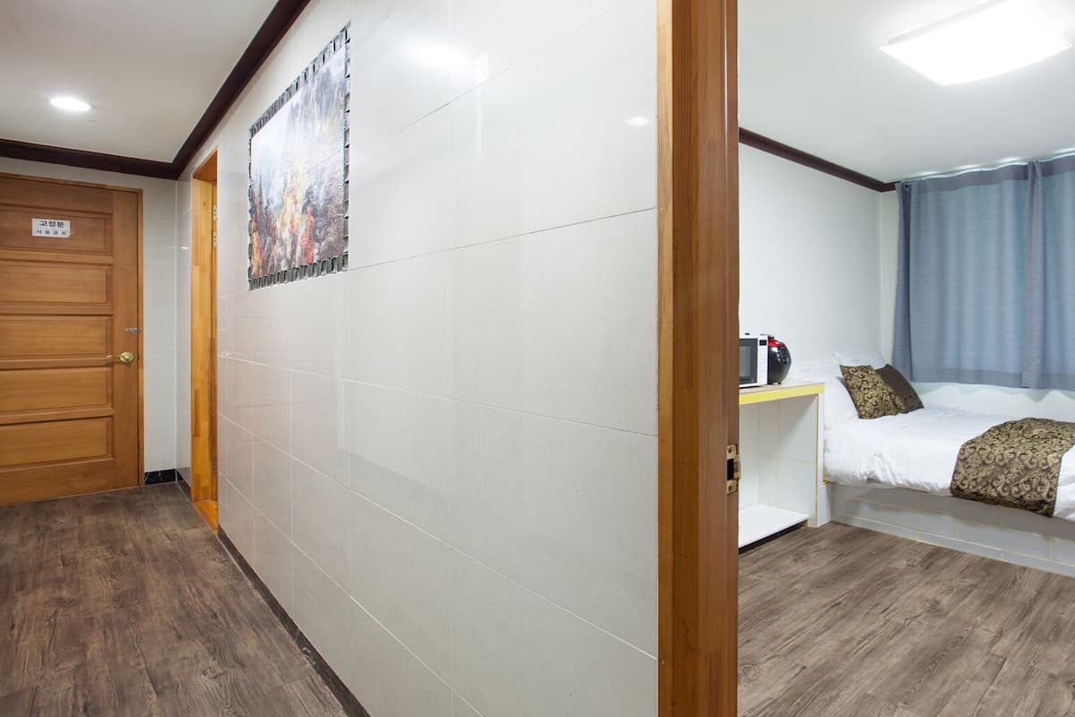 Apartamento em Condomínio Fechado, 2 quartos (Laon) | 1 quarto, com decoração personalizada, cortinas/cortinados opacos