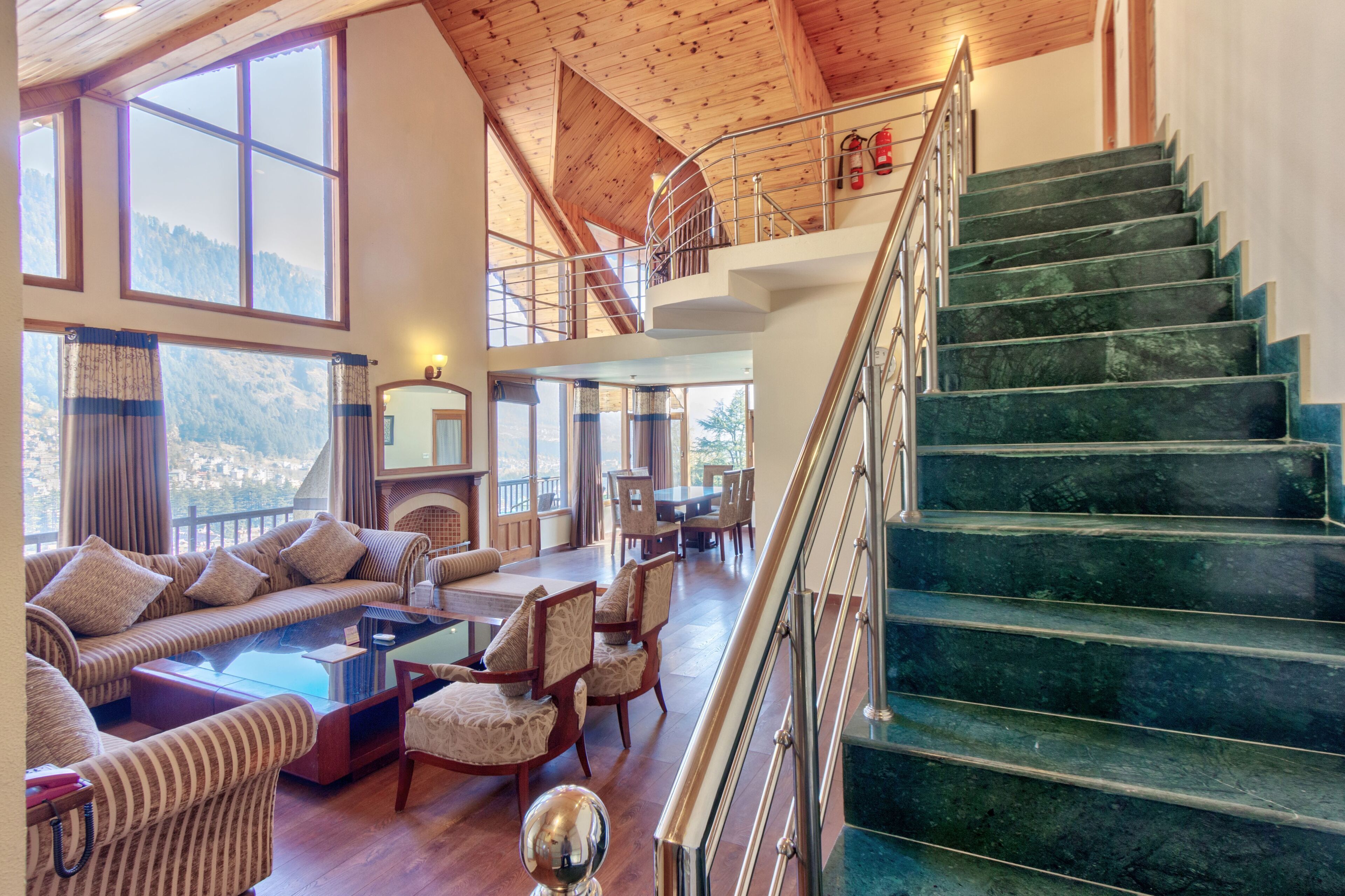 Casa de Campo Signature | Sala de estar | Televisor de ecrã plano de 32 polegadas com canais por cabo, televisor 