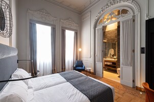 Quarto Superior | Cofre no quarto, secretária, Wi-fi grátis, roupa de cama fornecida 